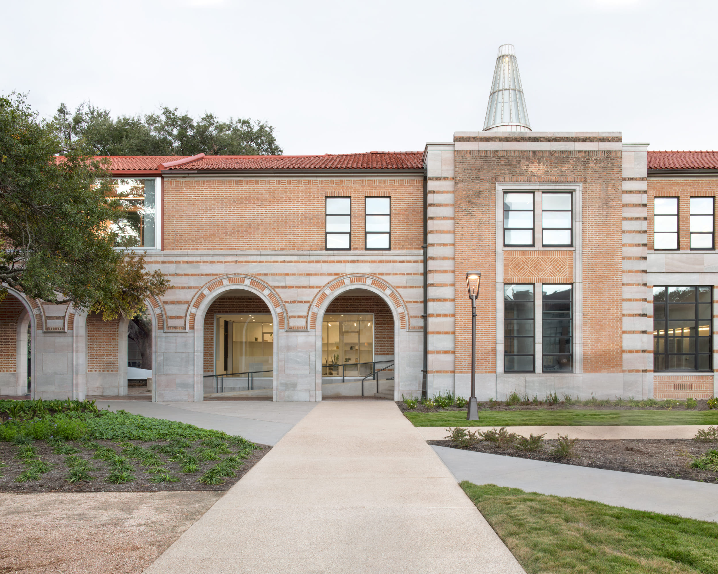 Kwong Von Glinow leads renovation of Rice University's MD Anderson Hall ...