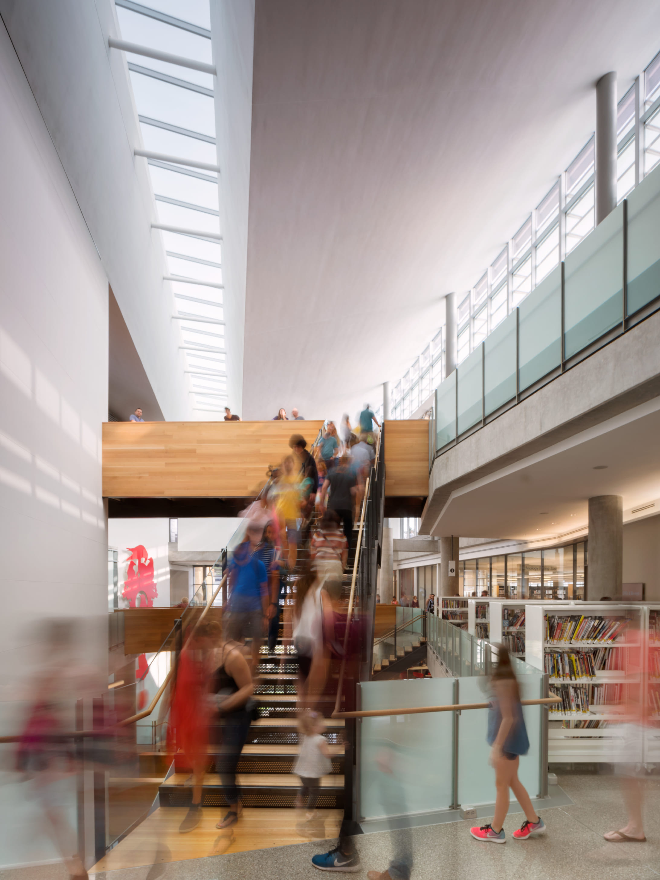 Porch, Atrium, Terrace: A Deeper Look At Lake | Flato's Austin Central ...