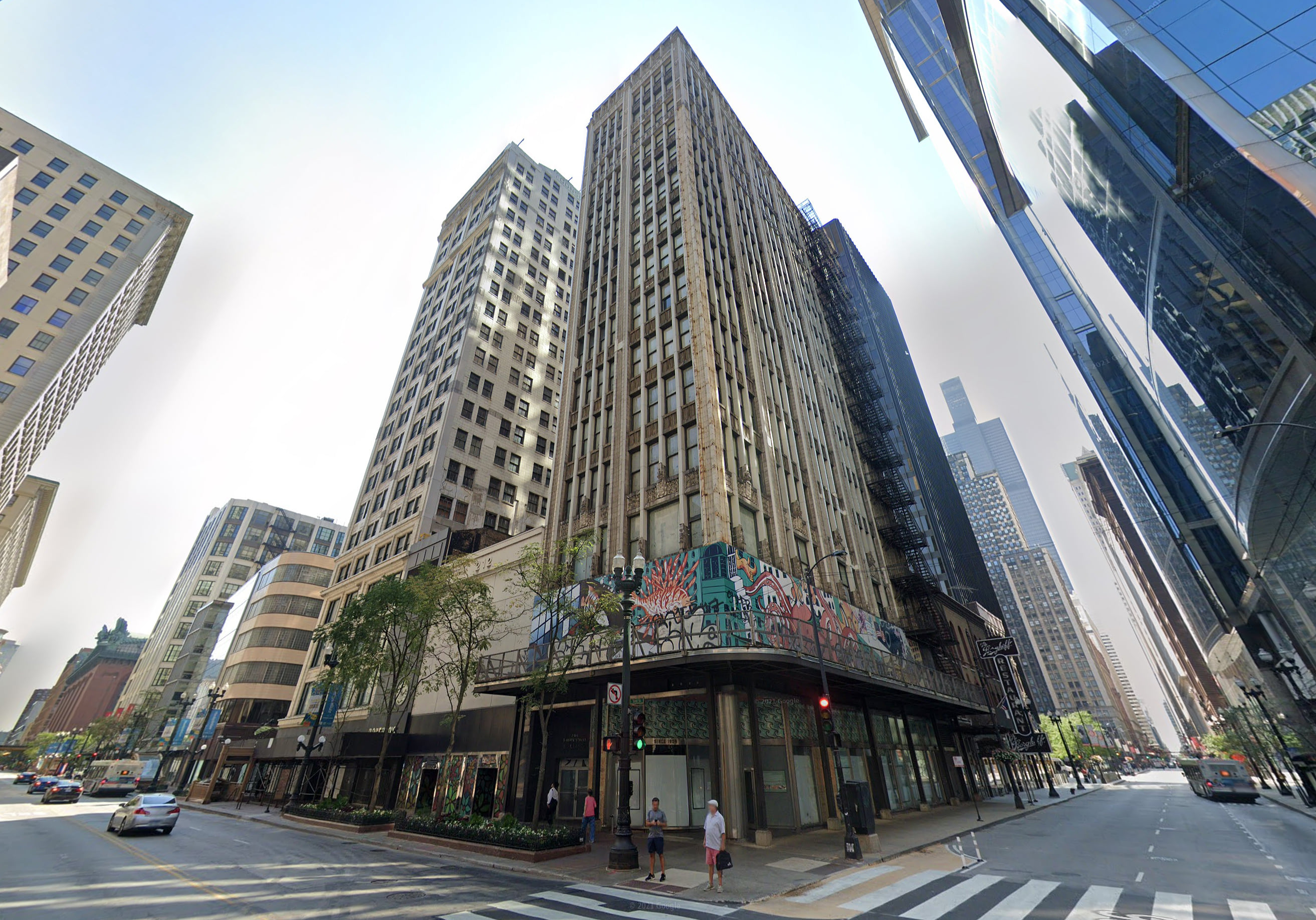 Two landmark Chicago skyscrapers are teetering on the brink of ...