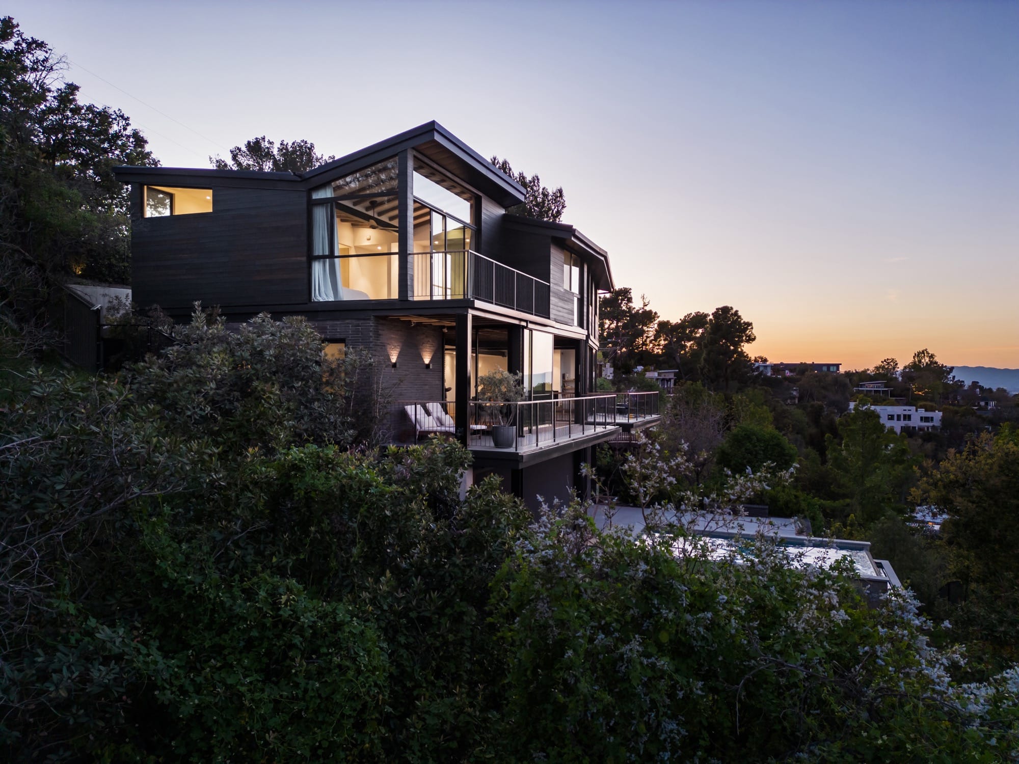 Aaron Neubert Architects completes Los Angeles hillside residence ...
