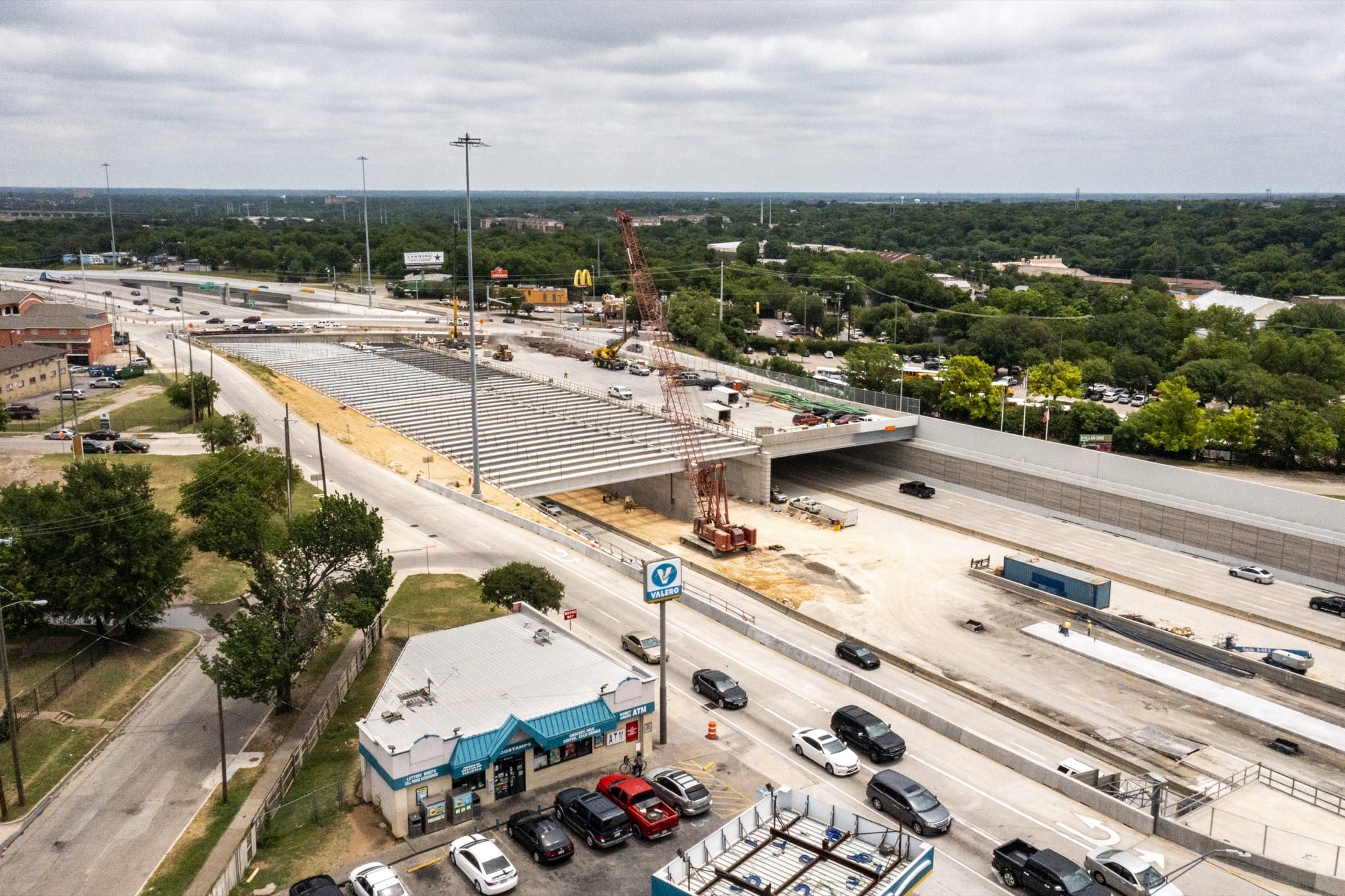 SWA and HKS construct park over Dallas highway to reconnect ...