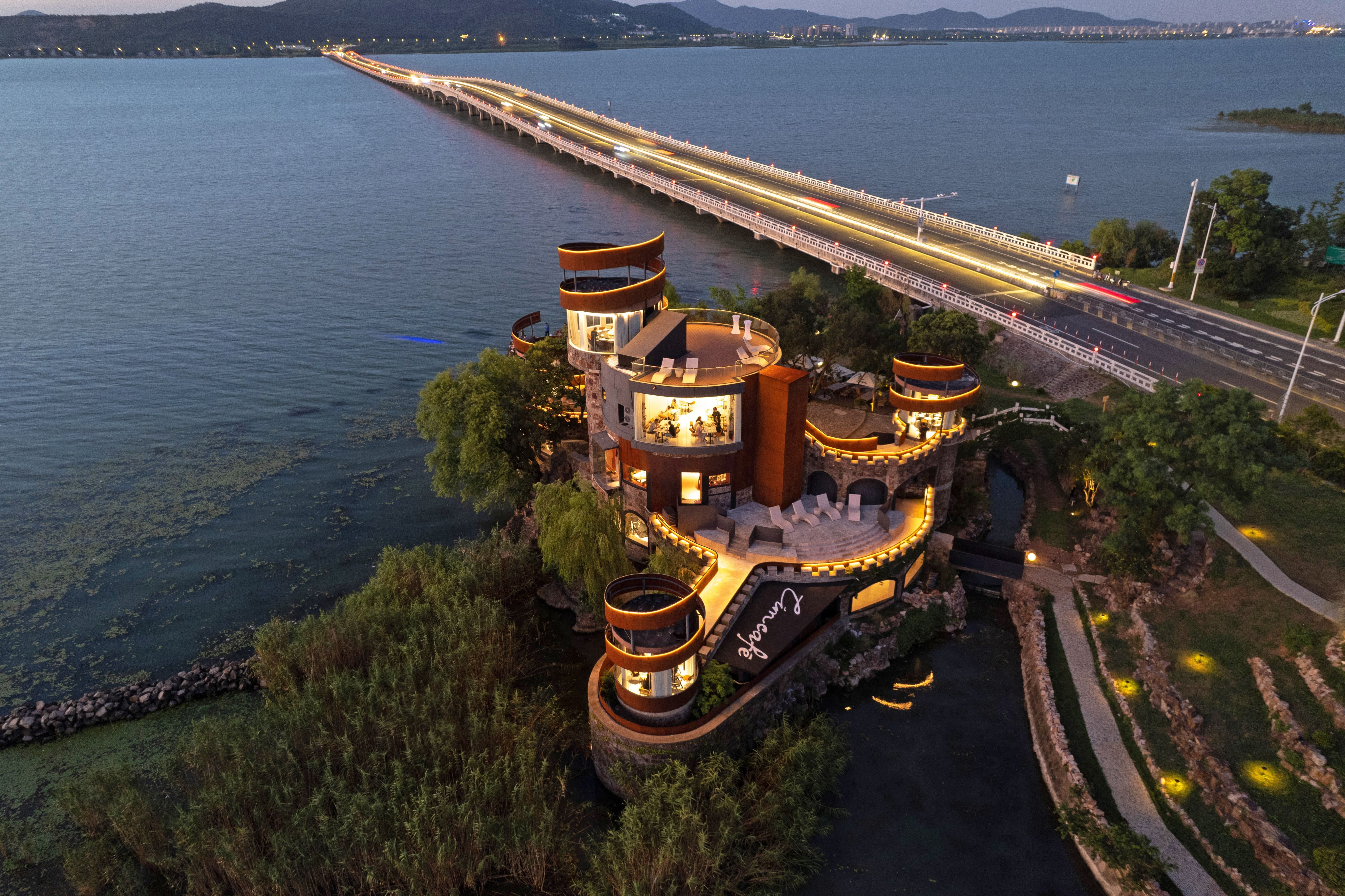 The renovation of Phoenix Terrace in the Taihu Resort Area | Parallect ...