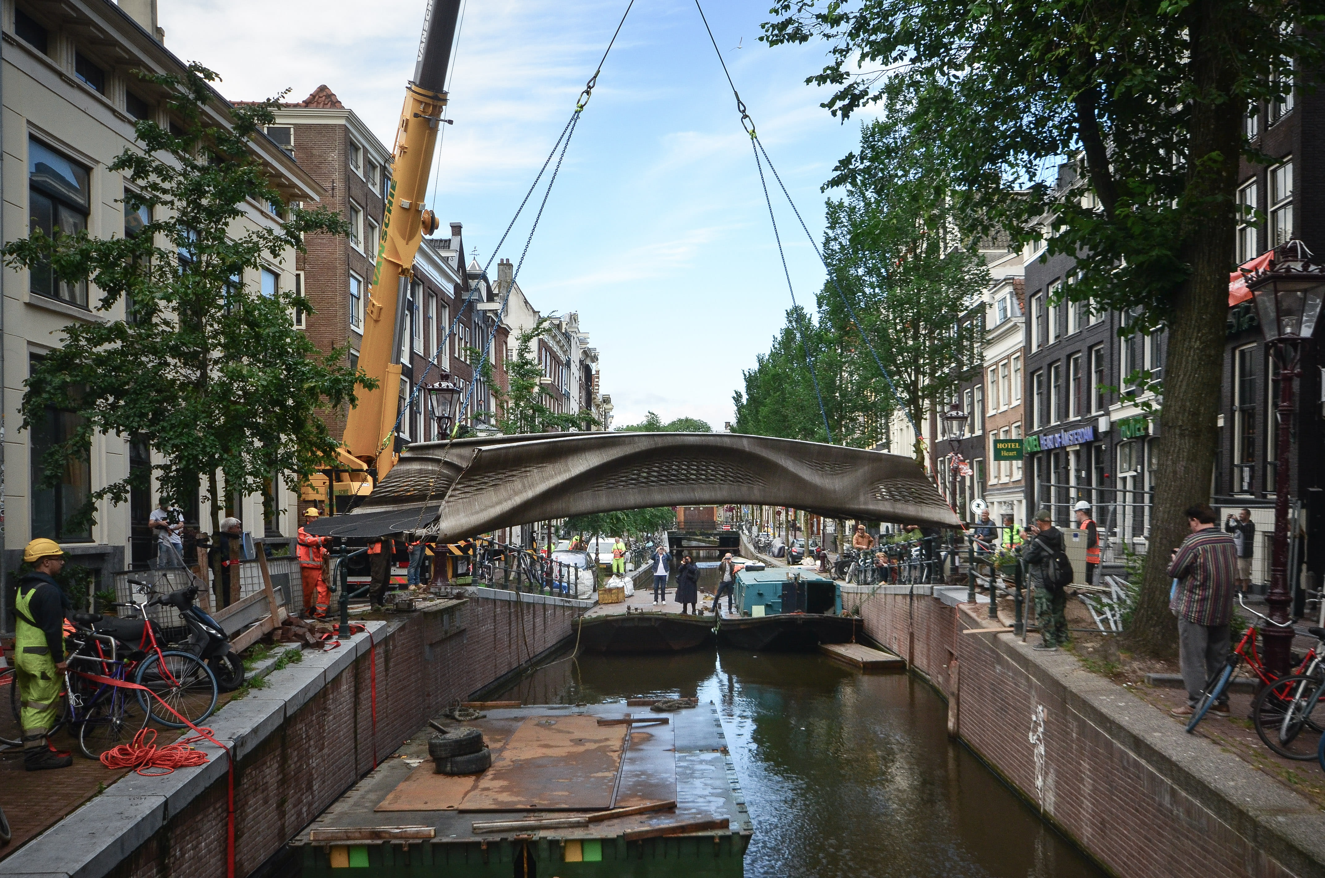 World’s first 3D-printed steel footbridge installed in Amsterdam | News ...