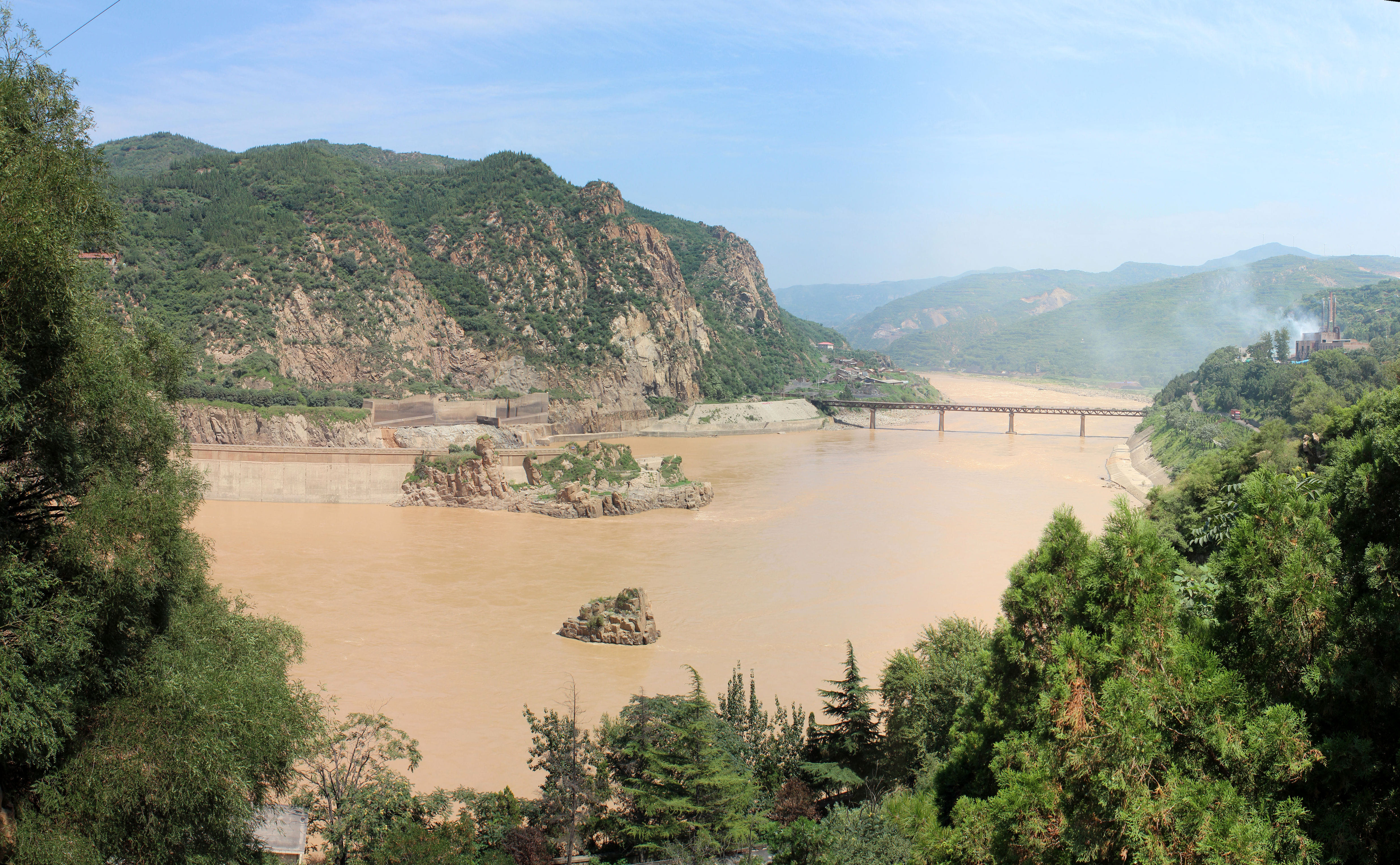 China is building a massive new hydroelectric dam with AI-controlled ...