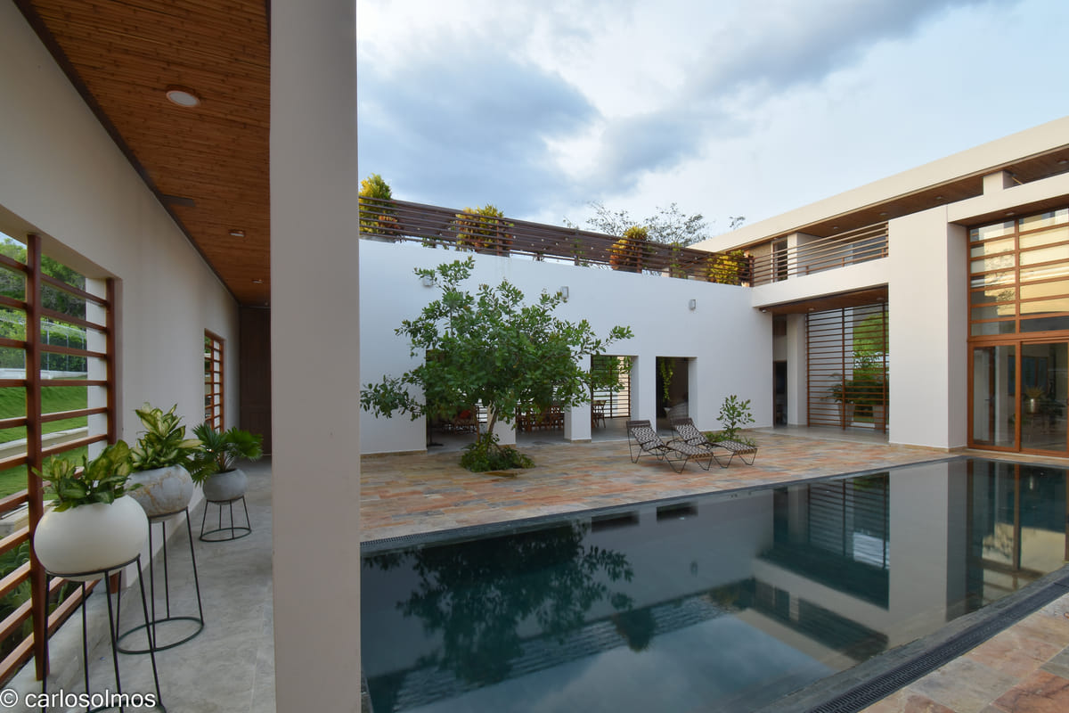 Alicia and Martina's House | Carlos Olmos Aponte Architecture Studio ...