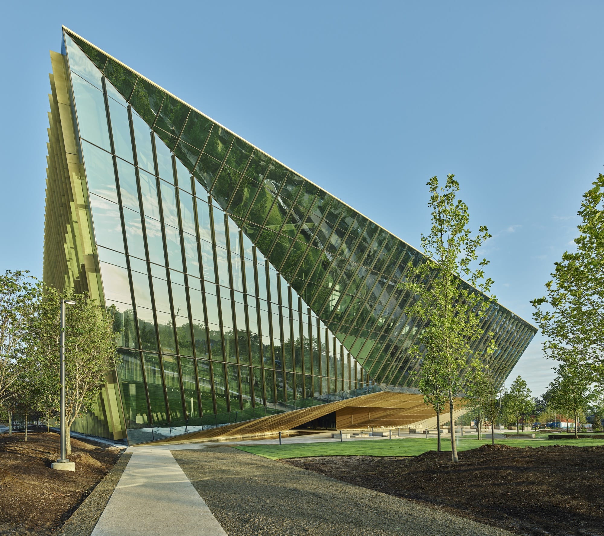 Polk Stanley Wilcox and OSD complete Crystal Bridges medical school with dramatic cantilever ...