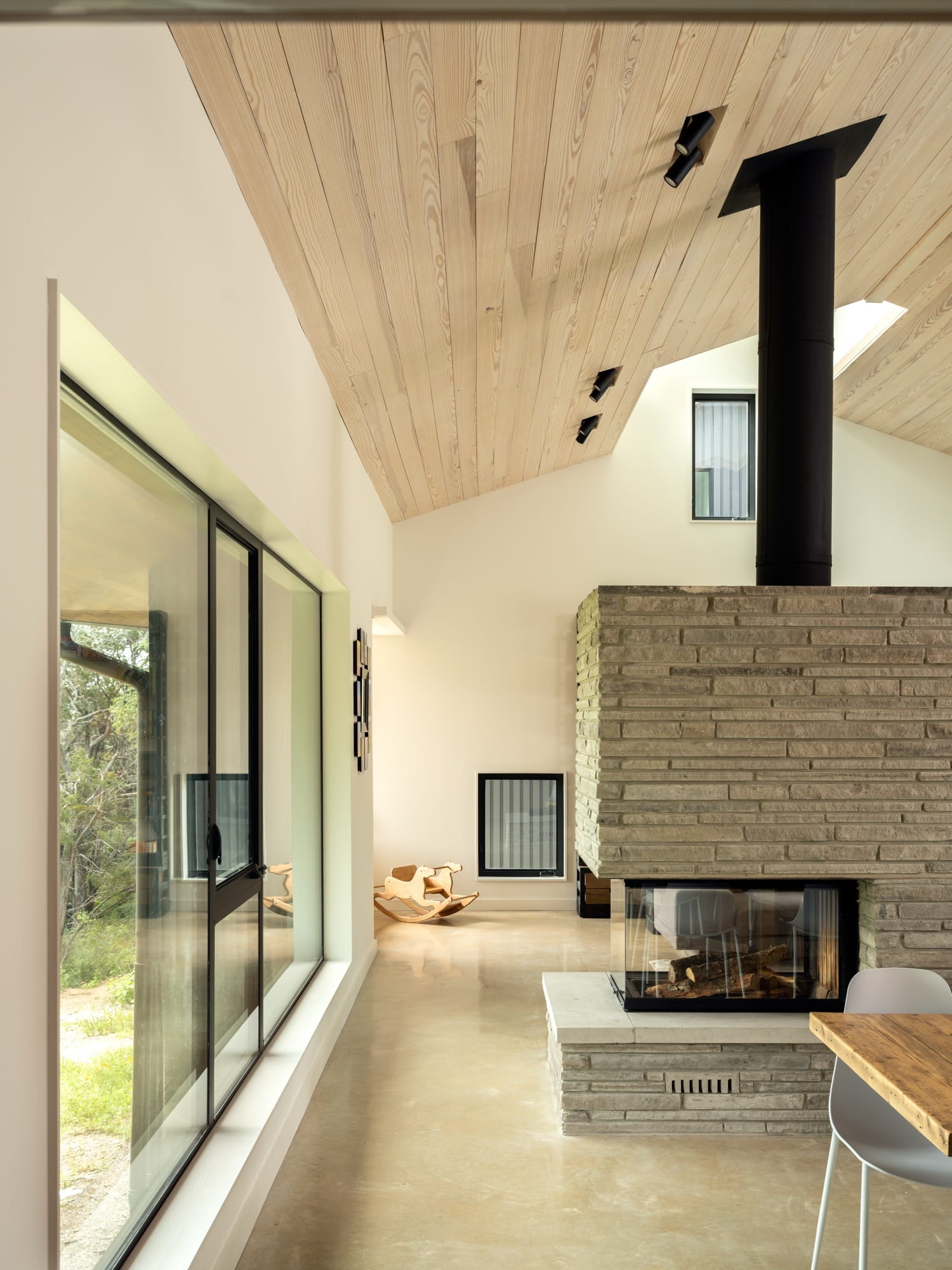 Murray Legge completes sustainable courtyard home that plays on Texas ...
