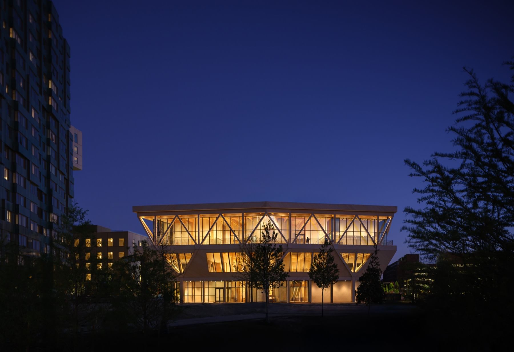 Studio Gang completes David Rubenstein Treehouse, Harvard’s first mass ...