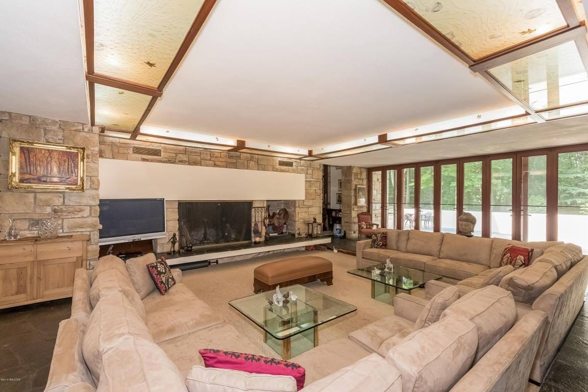 1970s Frank Lloyd Wright Fallingwater lookalike asks $3.5M in Greenwich ...