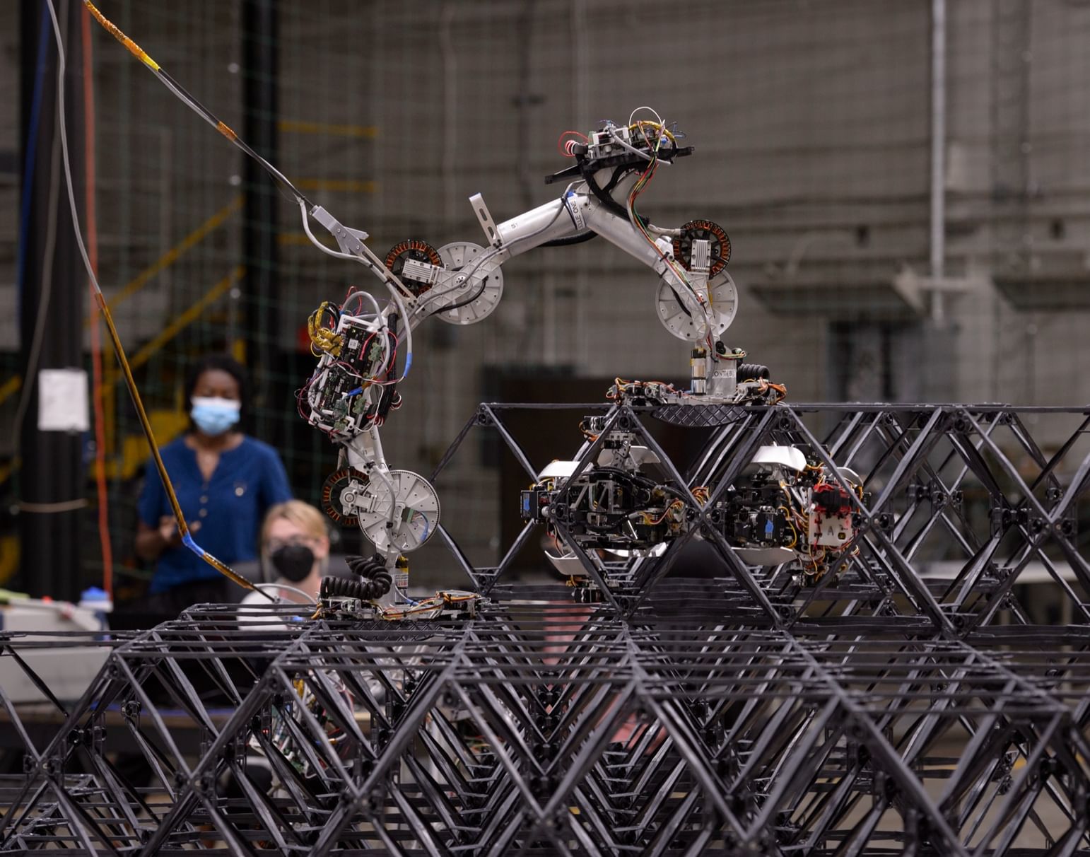 NASA tests autonomous construction robots for future use in outer space ...