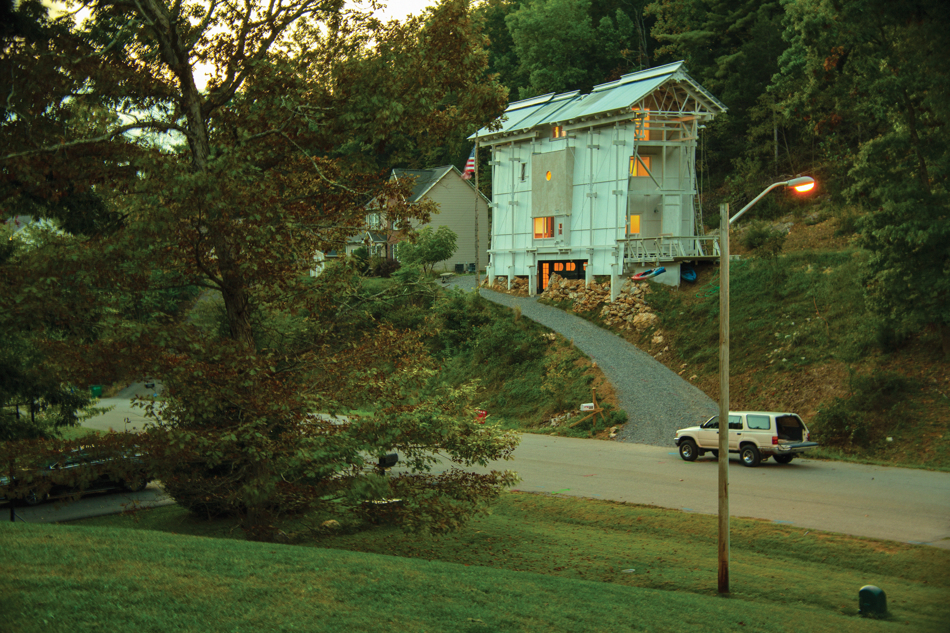 An off-kilter Virginia ‘DIY’ house that matches its designer’s ...