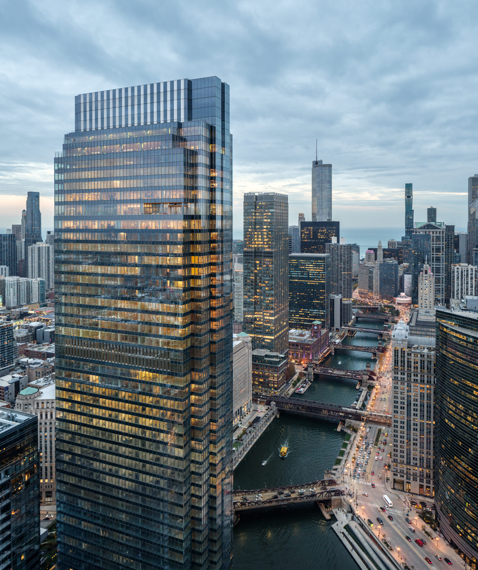Pelli Clarke & Partners completes 57-story Salesforce Tower in Chicago ...