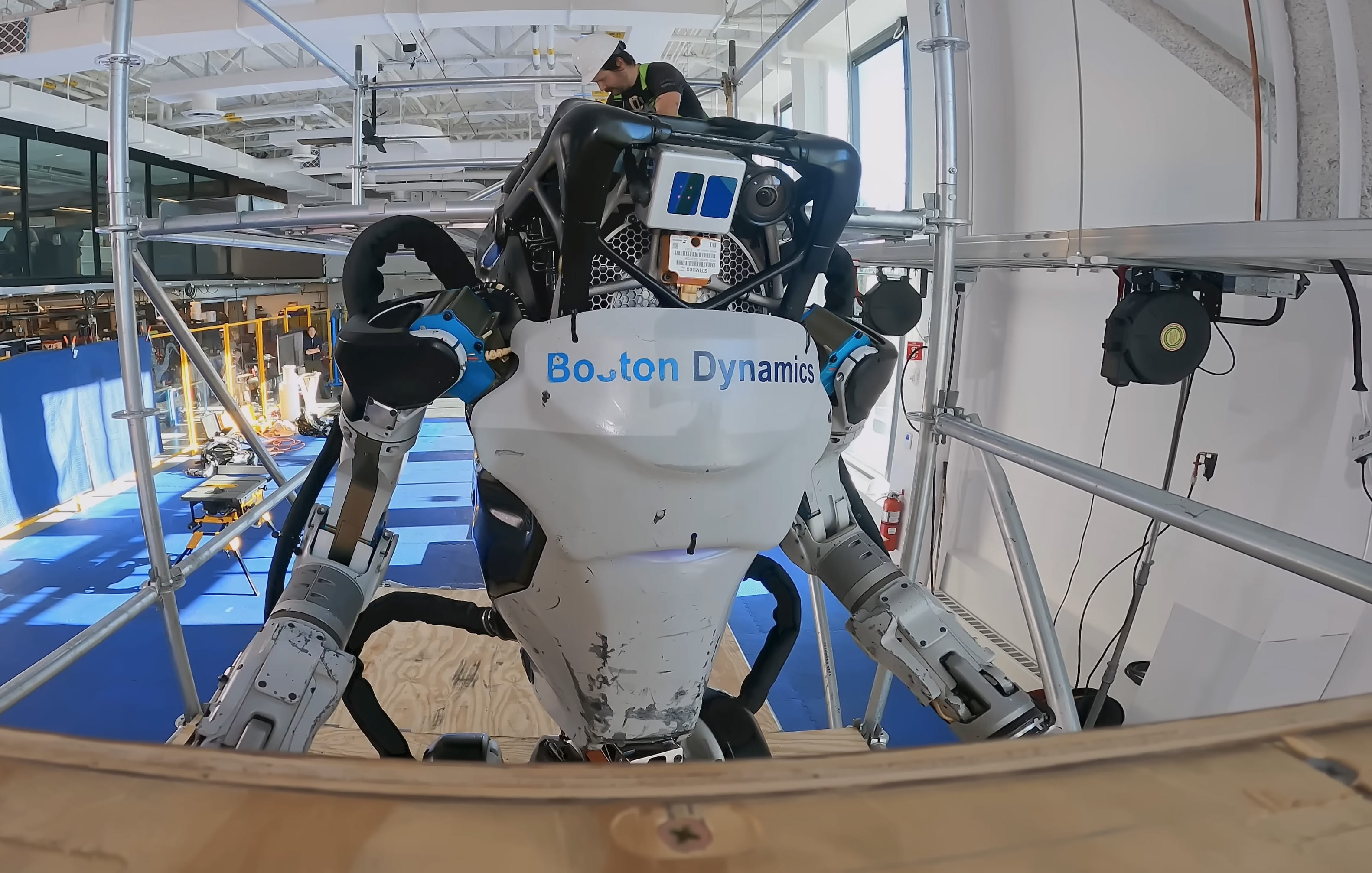 Boston Dynamics’ humanoid robot Atlas lends a hand on the construction ...