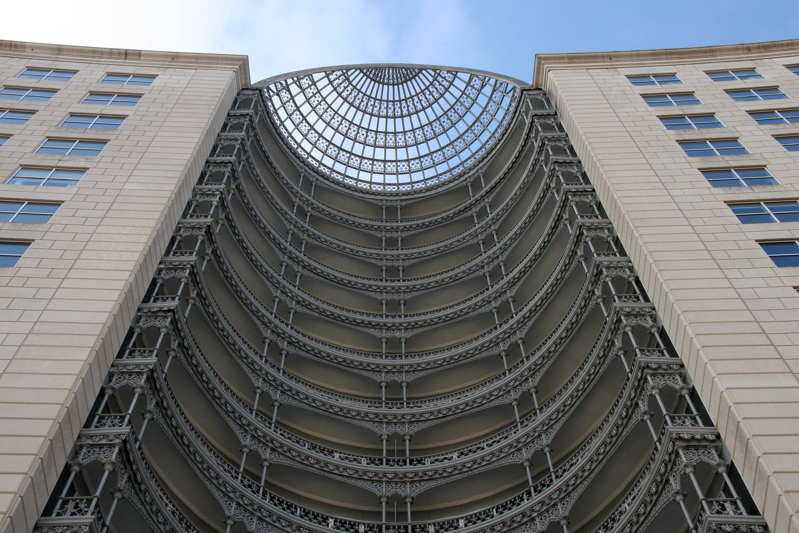 Mansard roof-topped Johnson / Burgee tower in Dallas is for sale | News ...