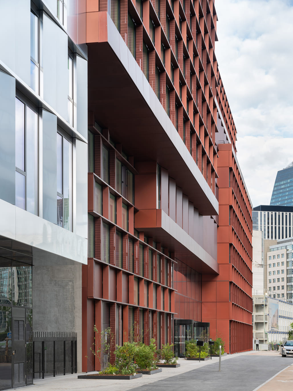 3XN debuts an artistic mixed-use design for Paris’ stolid La Défense ...