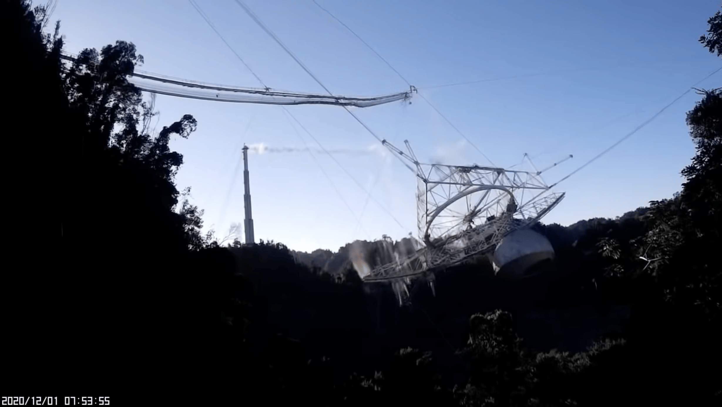 Footage released of the Arecibo Telescope's dramatic cable failure and ...