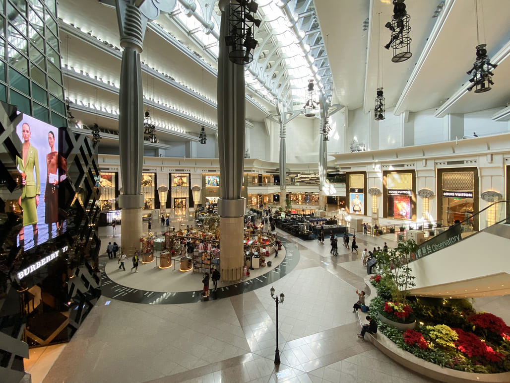 Taipei 101 skyscraper climbed by Alex Honnold without safety measures ...