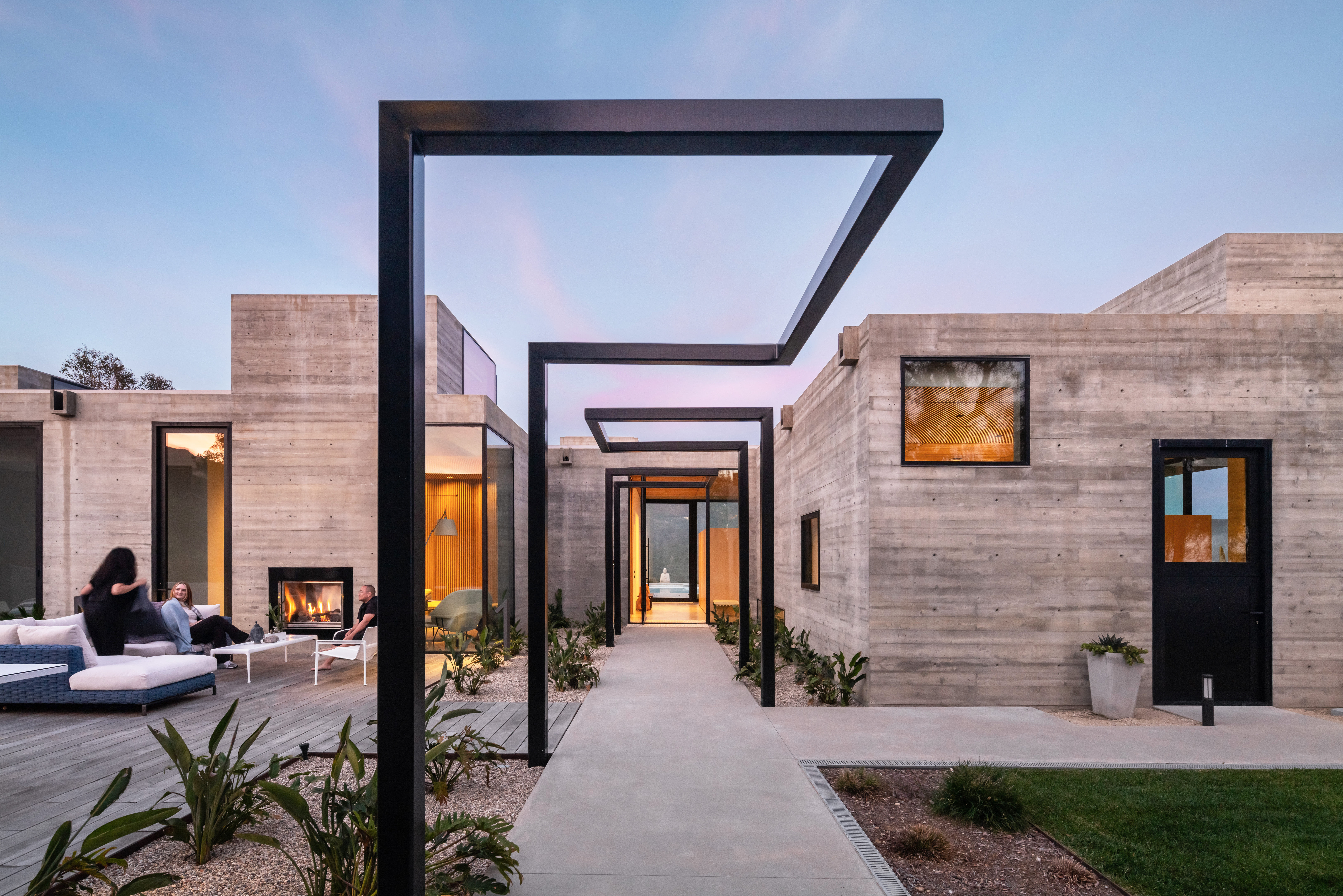 Lorcan O'Herlihy's Trancas House 2.0 emerges as an example of fire ...