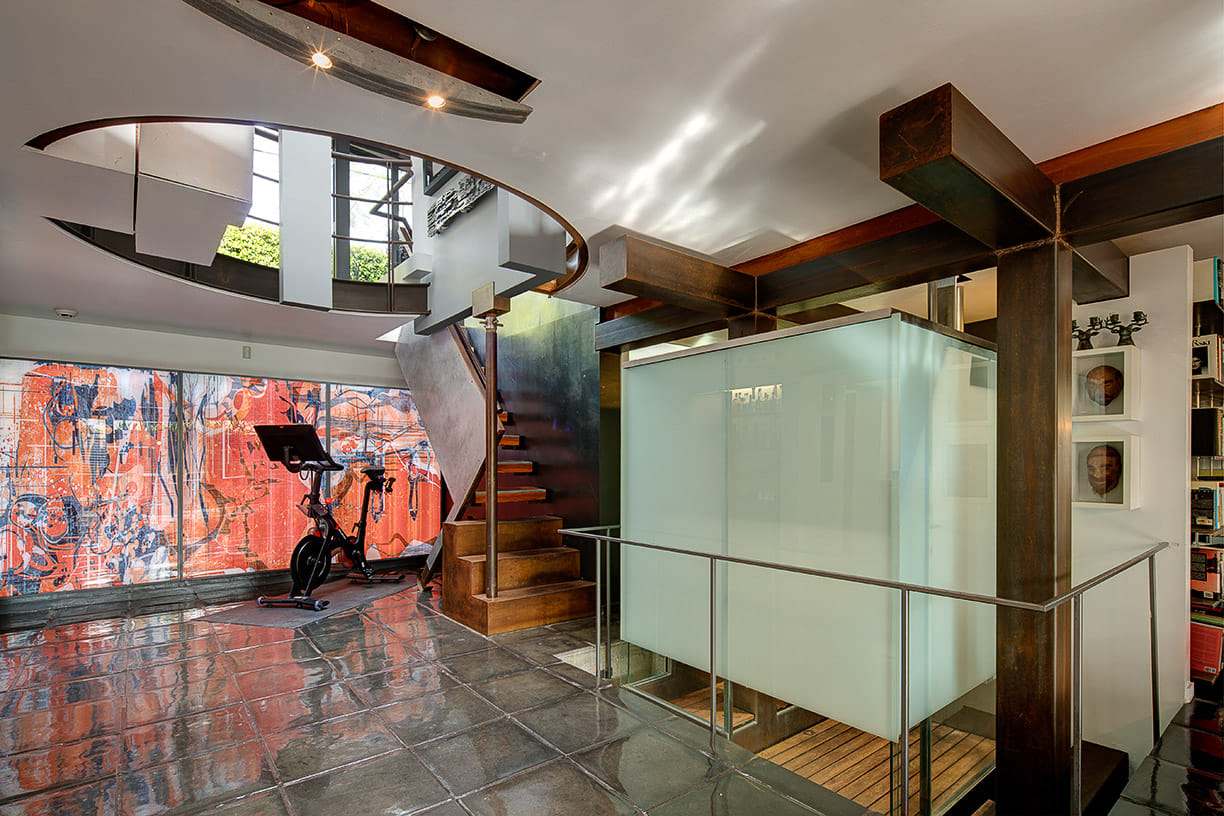 Want to live in Thom Mayne's iconic Sixth Street House? | News | Archinect