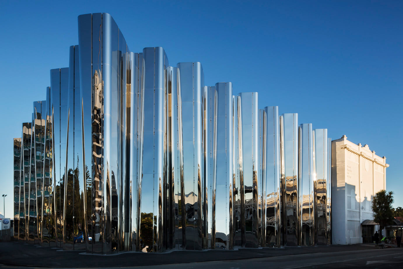 "Kinetic" steel museum in New Zealand pays tribute to illustrious ...