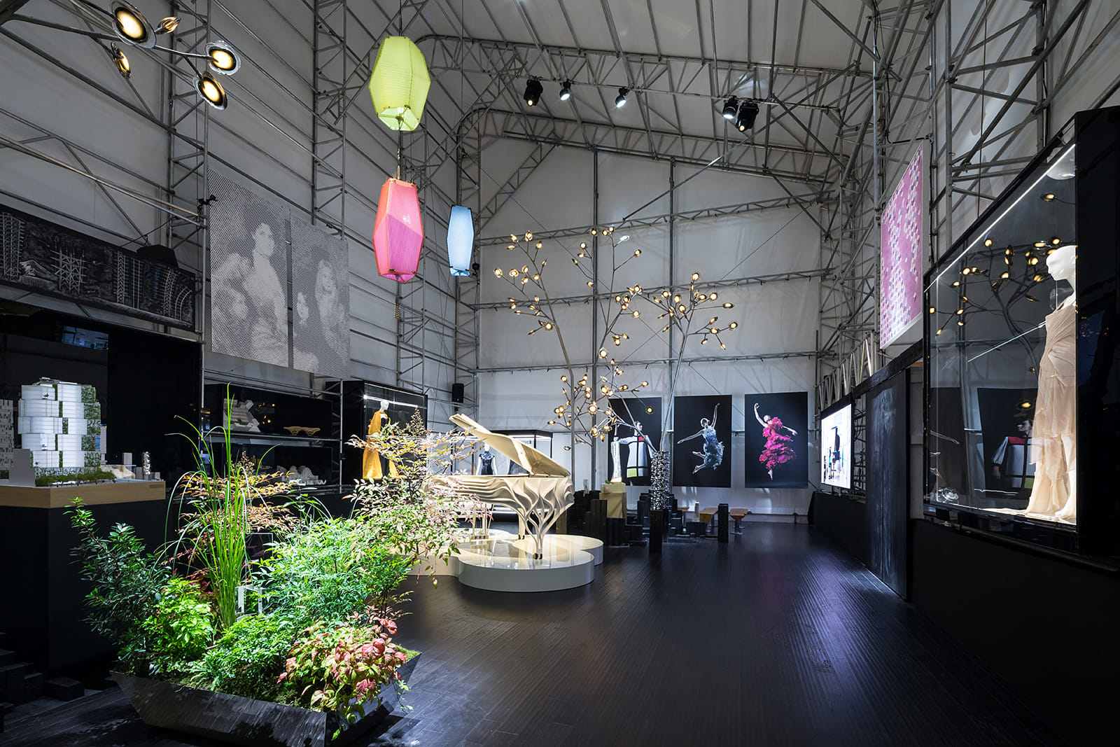 A glimpse of Ian Gillespie's “Fight for Beauty” pop-up exhibition in ...