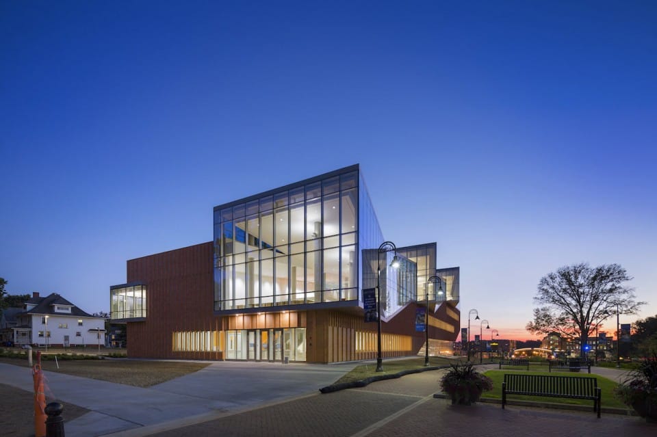 The WEISS/MANFREDI-designed Kent State Center for Architecture and ...