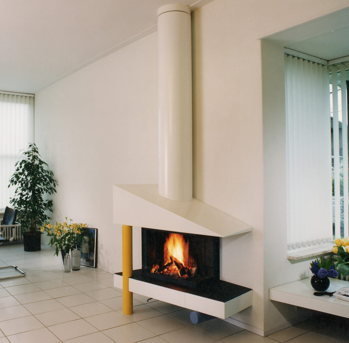 Modern fireplace / Cheminée moderne | BLOCH DESIGN | Archinect