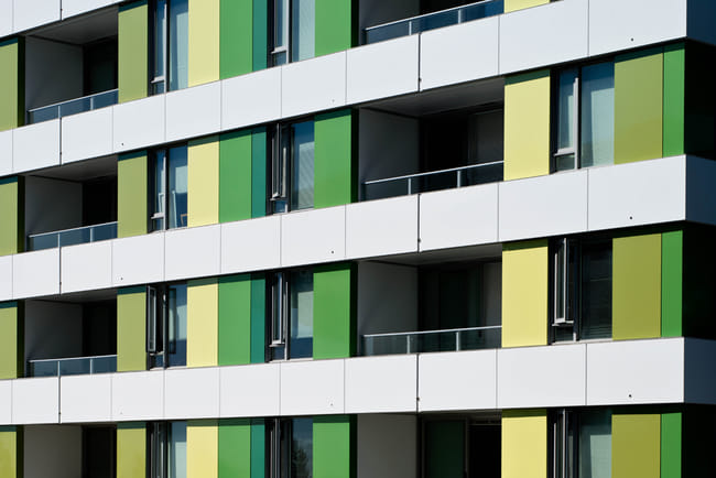 Color-changing green-hued aluminum composite material reflects ...
