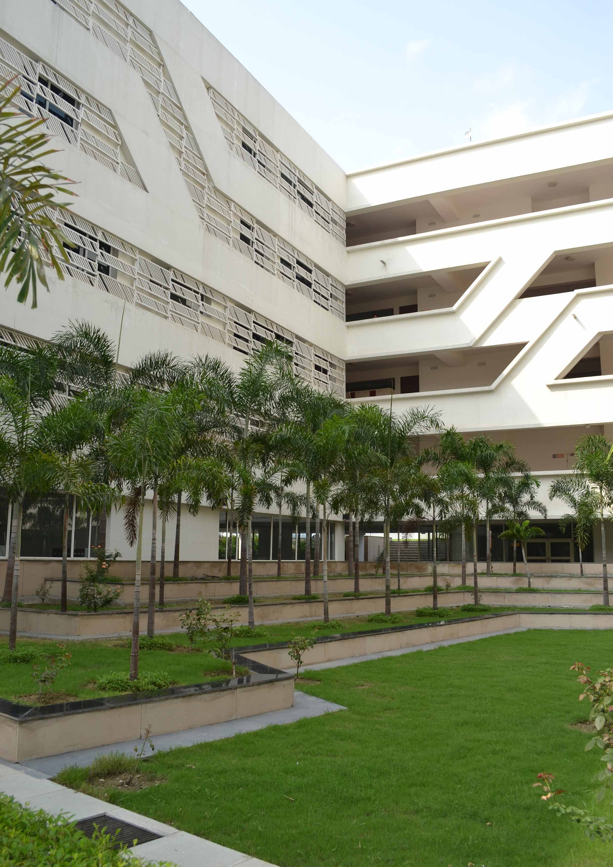 JRE Group of Institutions, Greater Noida | Morphogenesis | Archinect JRE Group of Institutions, Greater Noida | Morphogenesis | Archinect