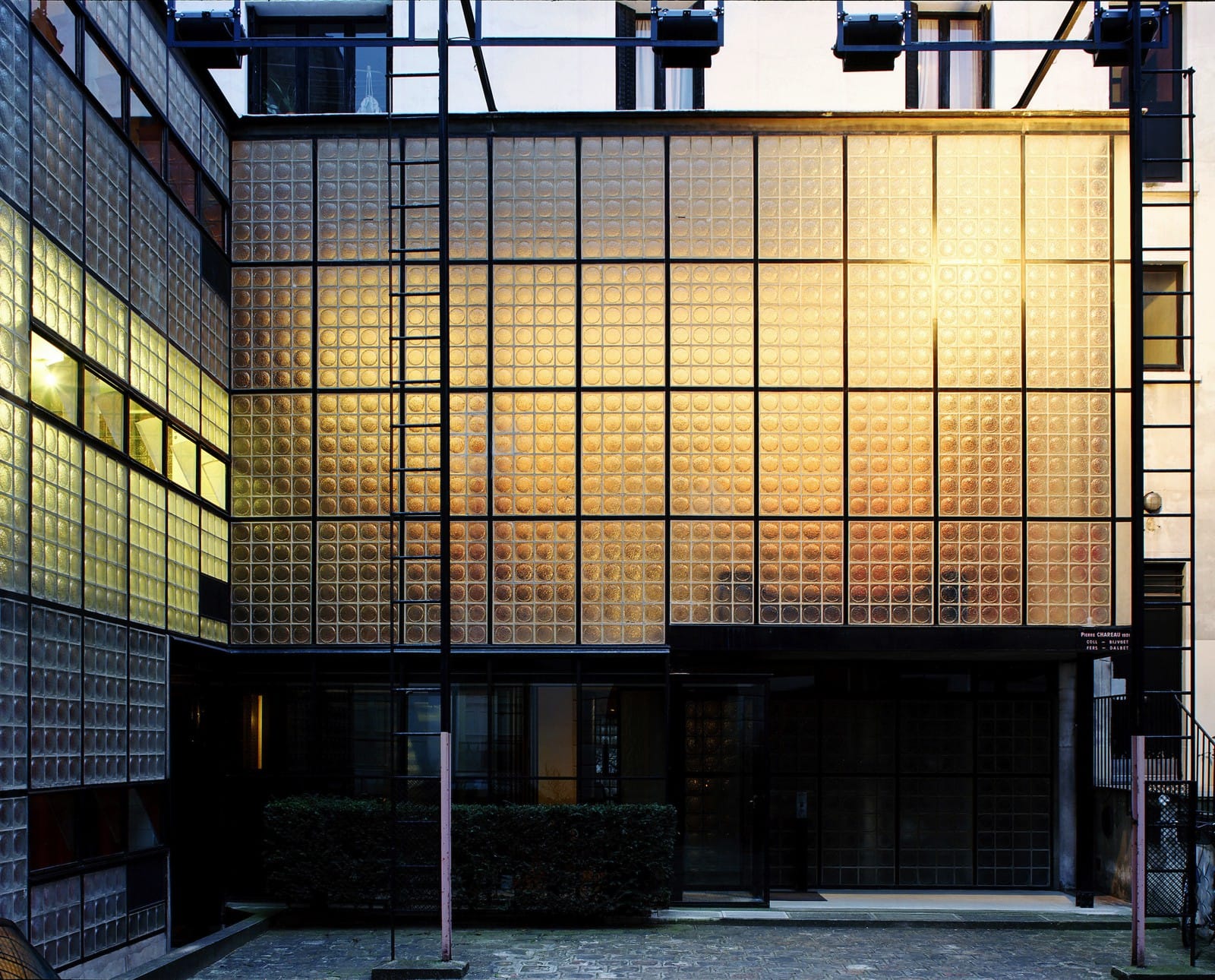 Step inside the first U.S. exhibition of Pierre Chareau, co-architect ...